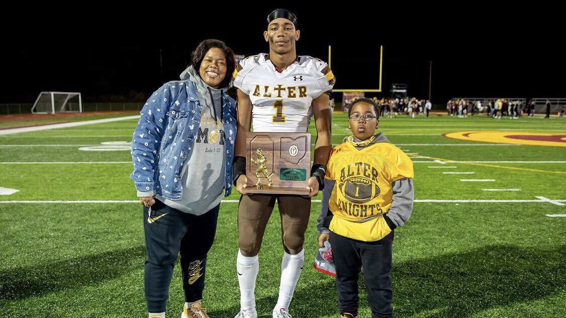 5-Star linebacker CJ Hicks makes waves as a dual threat - BVM Sports