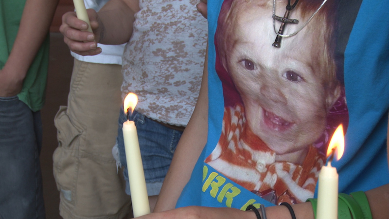 Family members, friends hold vigil in honor of missing toddler DeOrr ...