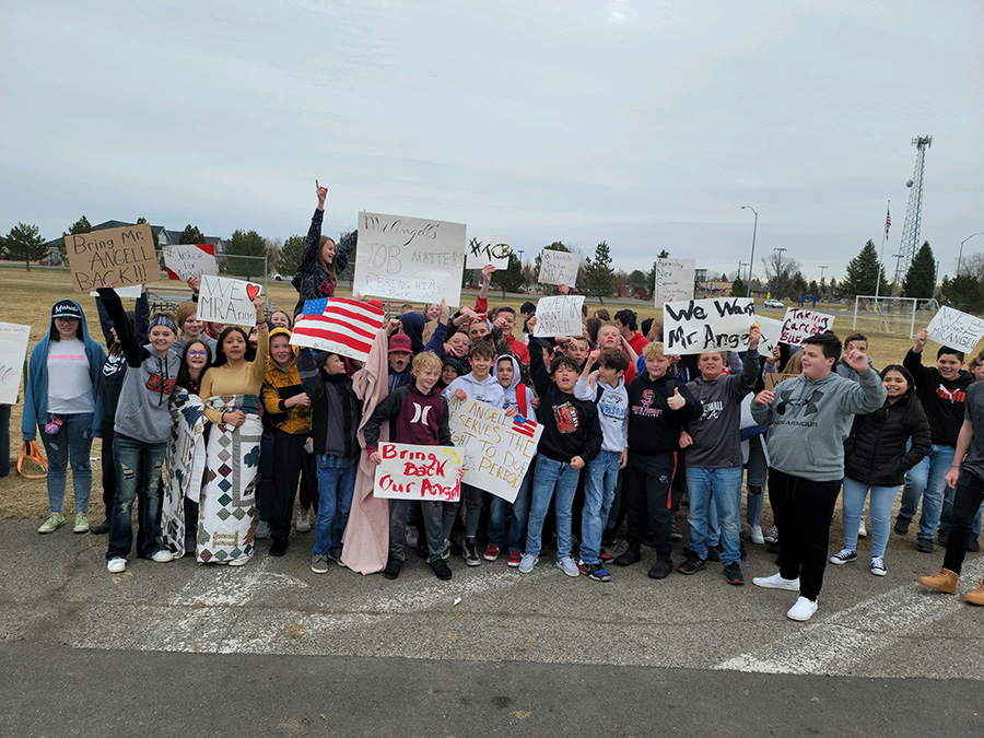 Students protest in front of school to bring teacher back to classroom ...