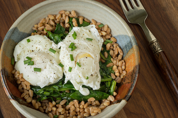 Poached Eggs With Greens and Brown Rice | The Beachbody Blog