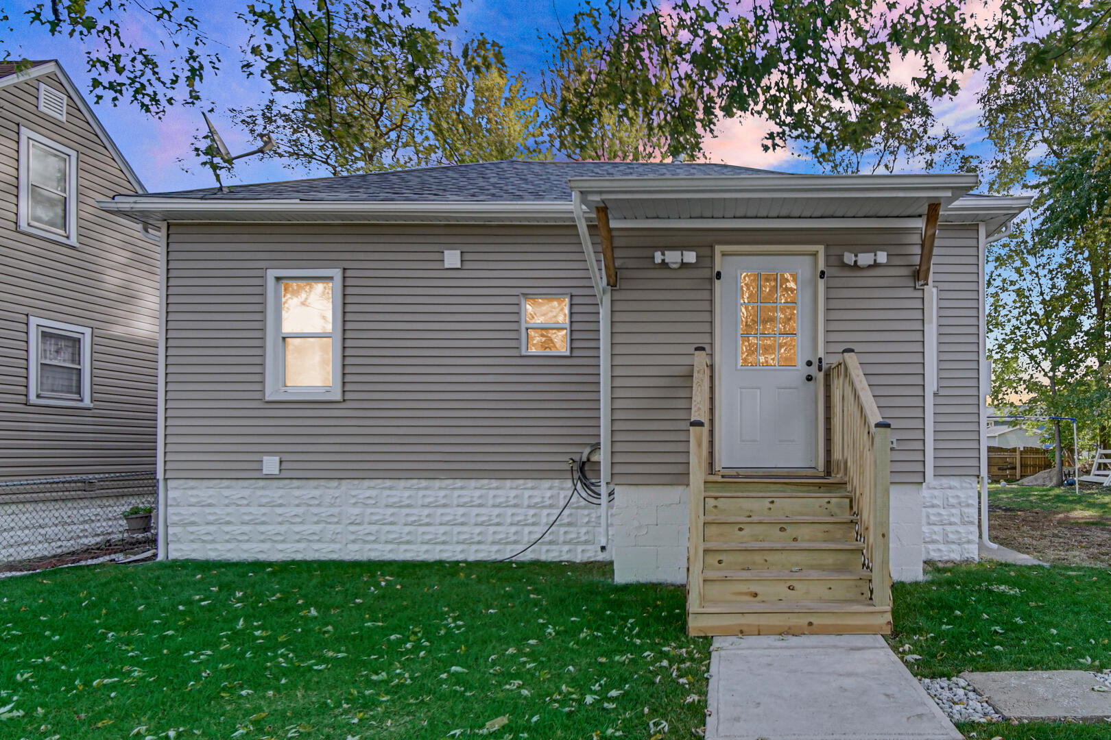 1047 Ralston Street, Gary, IN 46406 - Quadwalls