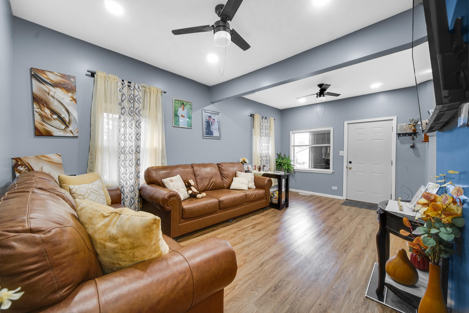 1047 Ralston Street, Gary, IN 46406 - Quadwalls