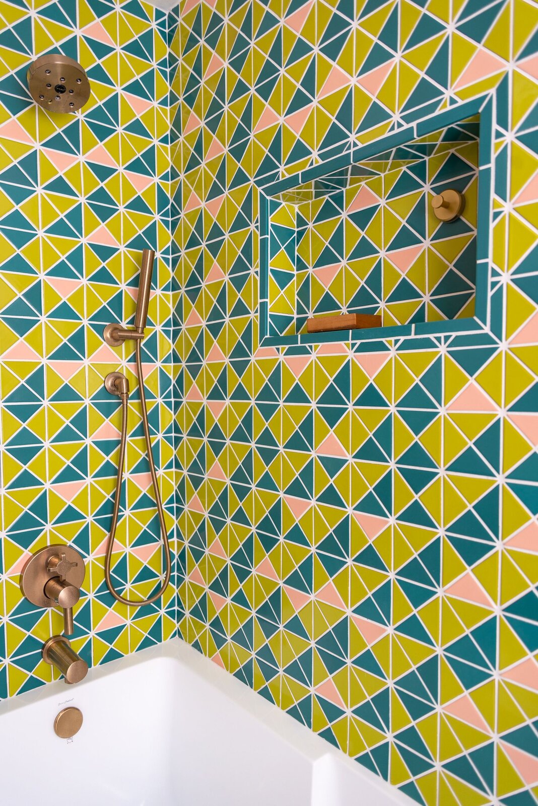 color-burst-in-a-small-space-5-photos-dwell