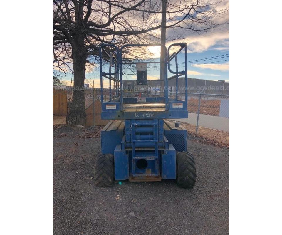 UpRight SCISSOR LIFT ROUGH TERRAIN LIFT