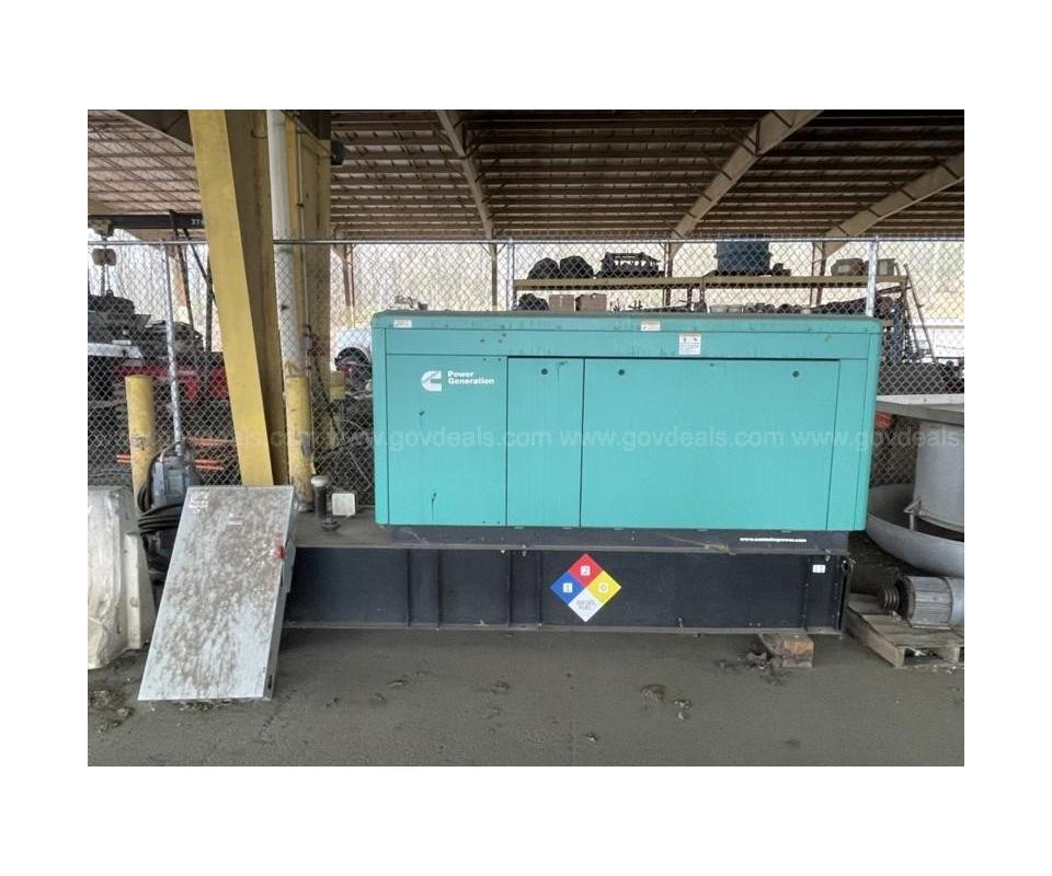 2015 Cummins Power Generation Generator with transfer switch