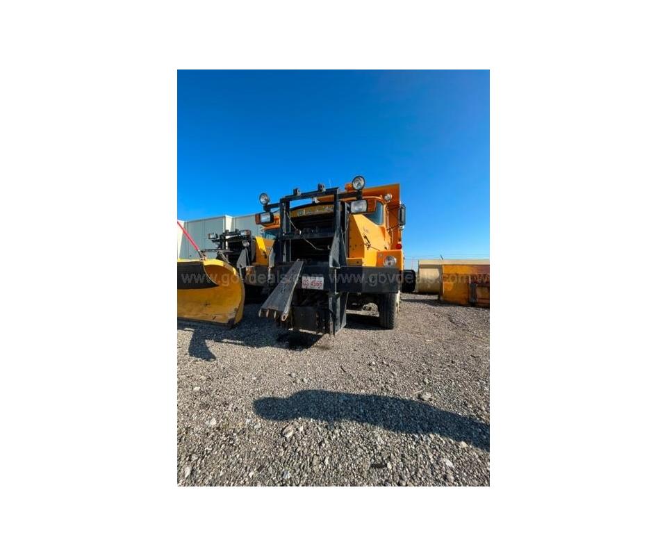 1978 Mack RM 6004X Truck with plow