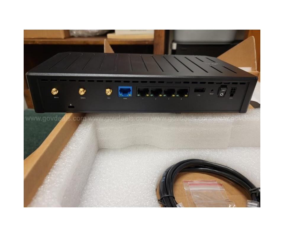 Lot of 24 Cradlepoint E100 Series Routers NEW IN BOX