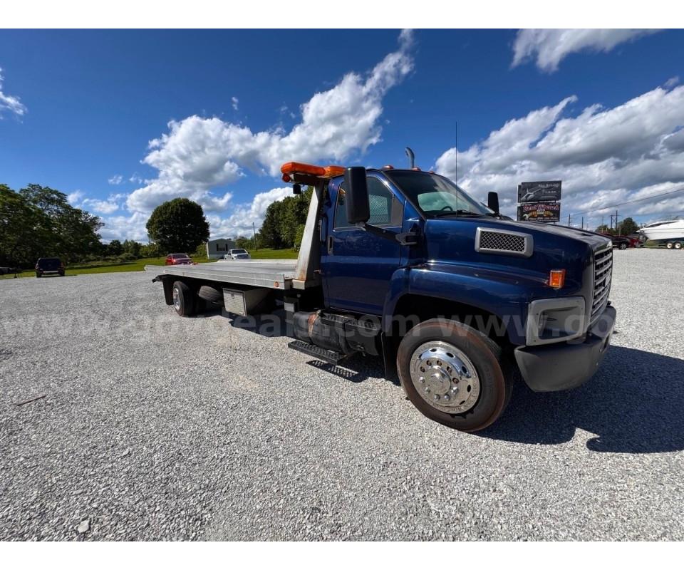 2004 Chevrolet C7 Rollback Cat C7 30ft bed
