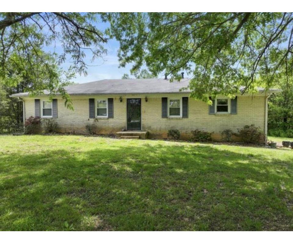 430 Delong Rd. - Live Auction!