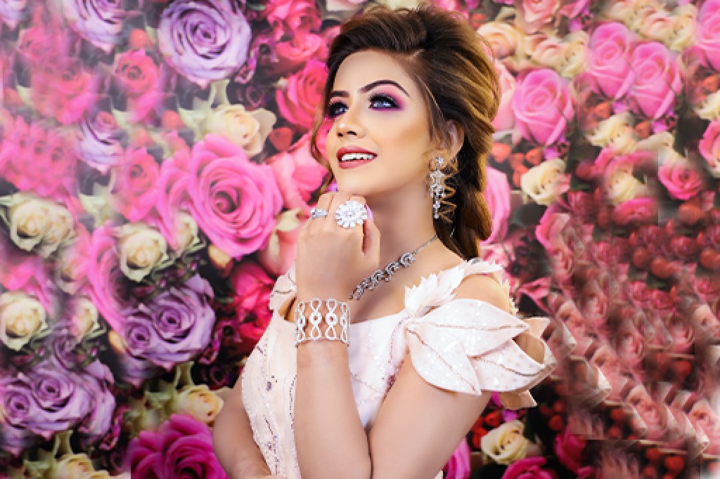 Ms. Pooja Goel Shows the Season's Most Creative Makeup Looks - IssueWire