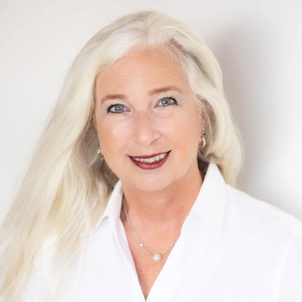 Rhonda Callahan, Recognized by BestAgents.us as a 2023 Top Agent ...