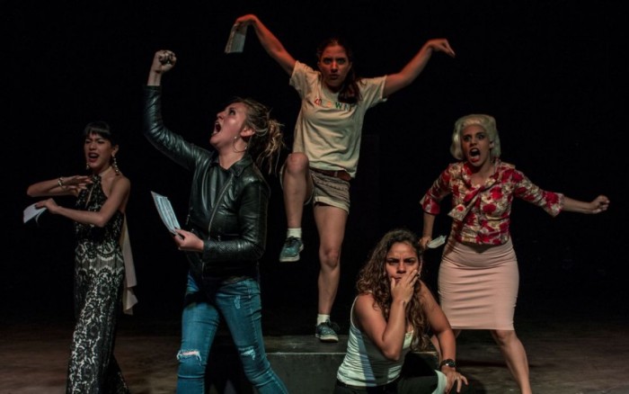 Teatro - De pie por la ceremonia | Joinnus