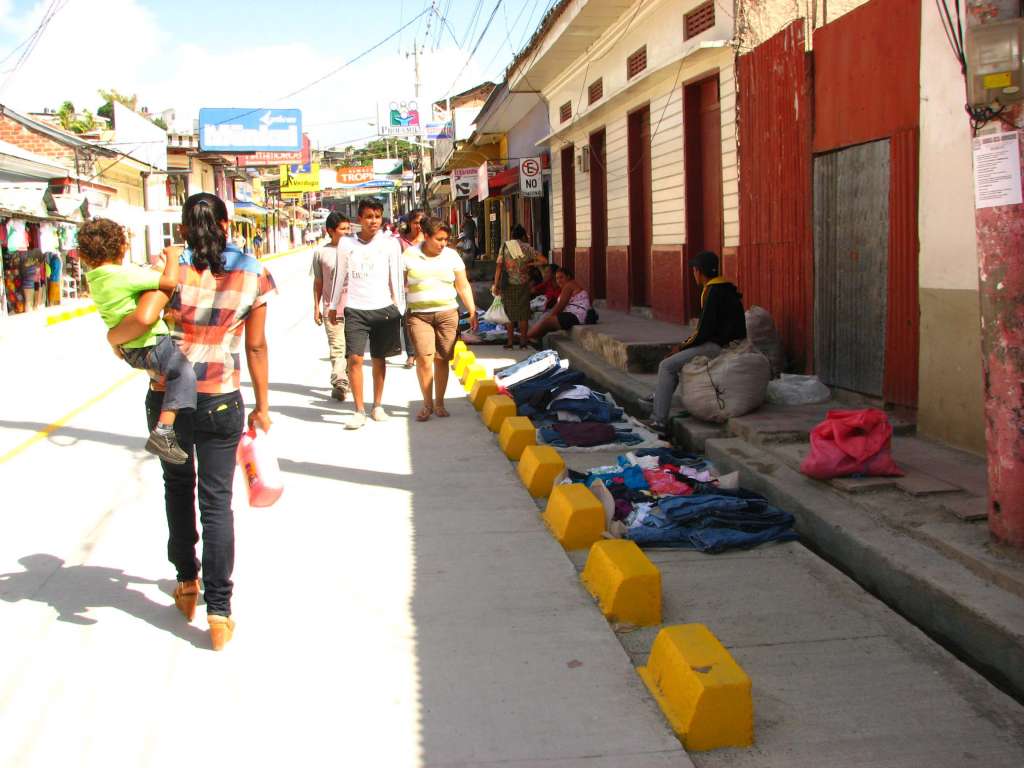 ¿Andenes para peatones o comerciantes? - La Prensa