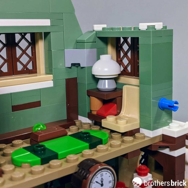 LEGO Winter Village Collection 10275 Elf Club House - Review - 27 - The ...
