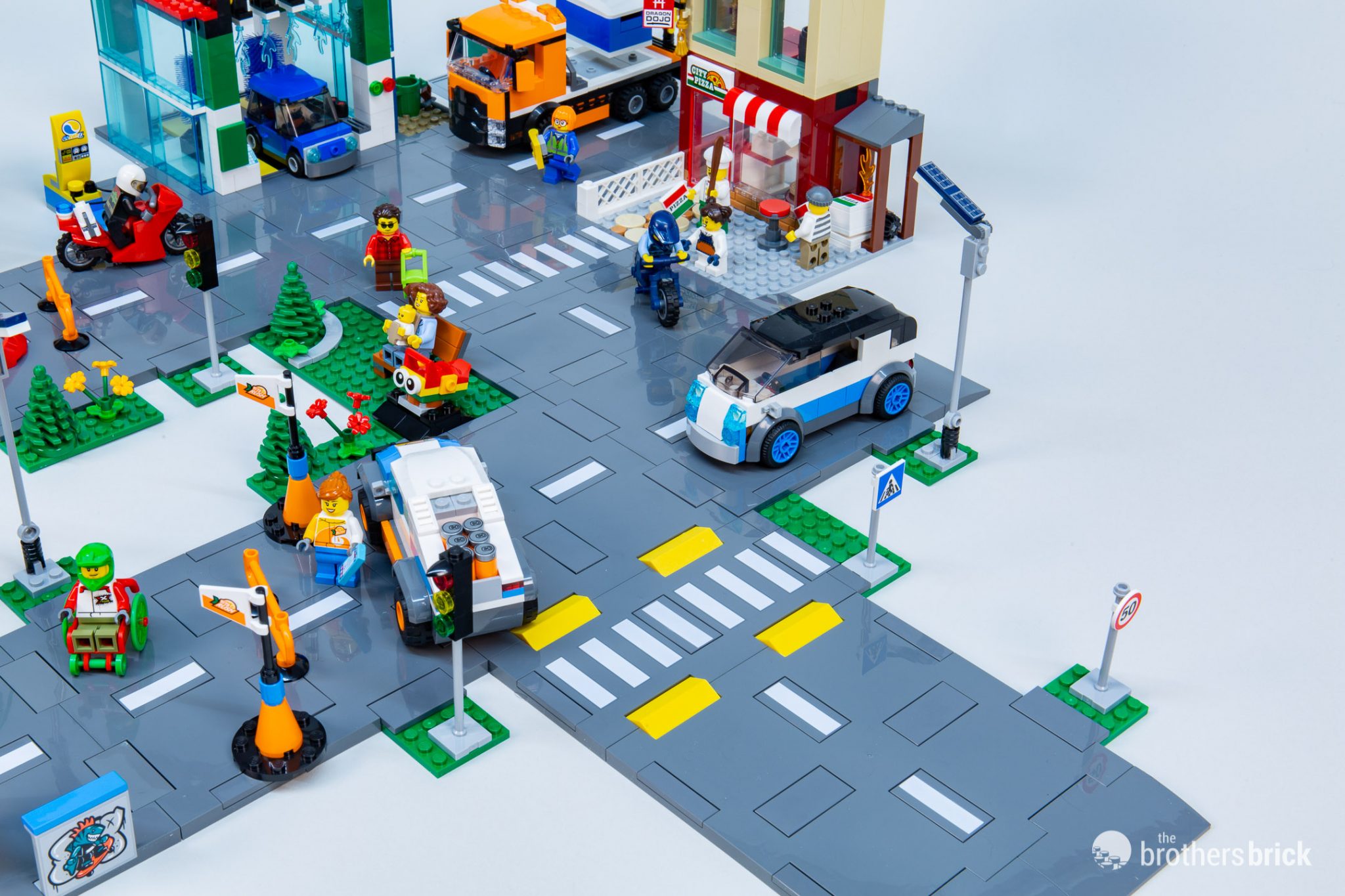 LEGO City 60304 Road Plates: A whole new system for your town [Review ...
