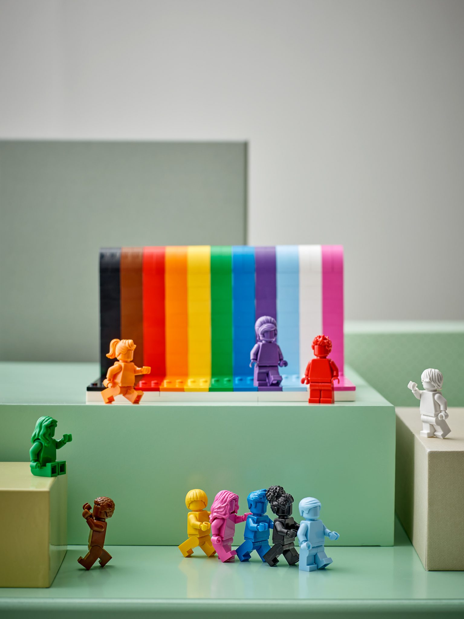 LEGO 40516 Everyone Is Awesome - Q5HI4-20 - The Brothers Brick | The ...