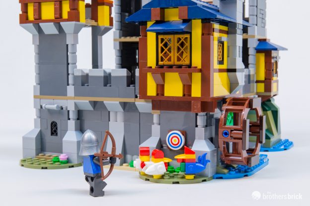 LEGO Creator 3-in-1 31120 Medieval Castle (plus a working trebuchet ...