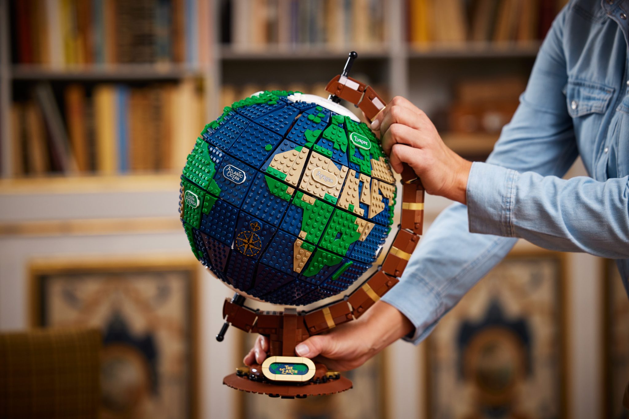 LEGO Ideas 31332 Earth Globe - RJG2N-7 - The Brothers Brick | The ...