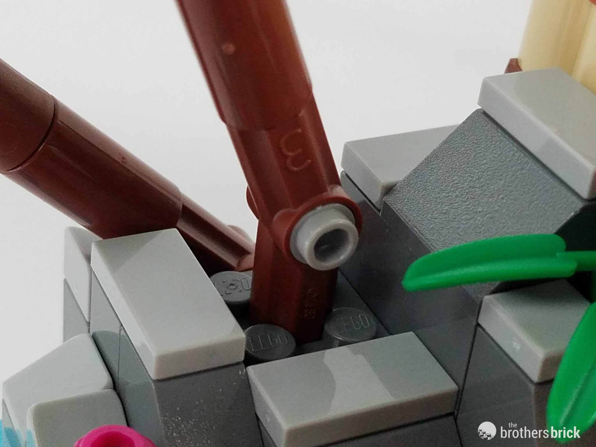 LEGO Ideas 40566 Ray the Castaway GWP - TBB Review - KE930 - 1-16 - The ...