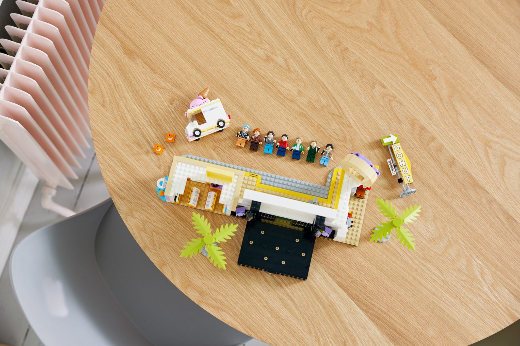 LEGO Ideas 21339 BTS Dynamite - TR3X2 (38) - The Brothers Brick | The ...