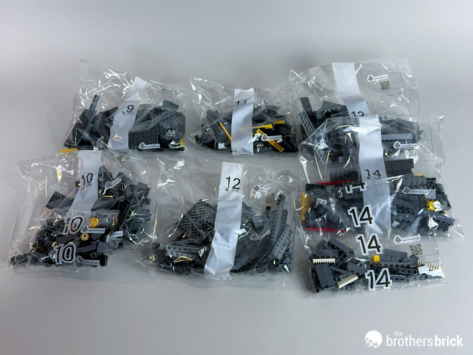 LEGO Batman 76252 Batcave Shadowbox - more than a big black box of ...