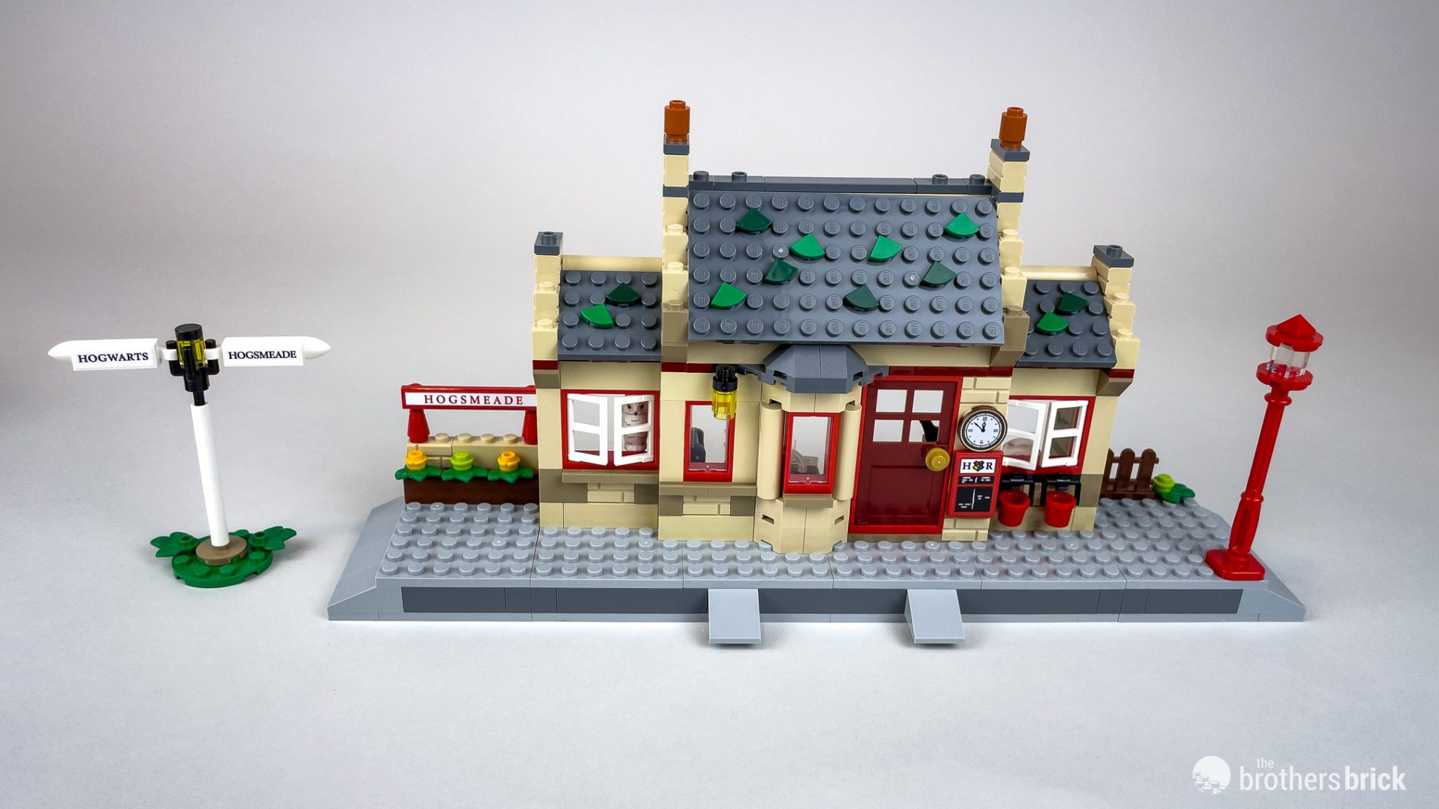 LEGO Harry Potter 76423 Hogwarts Express & Hogsmeade Station - TBB ...