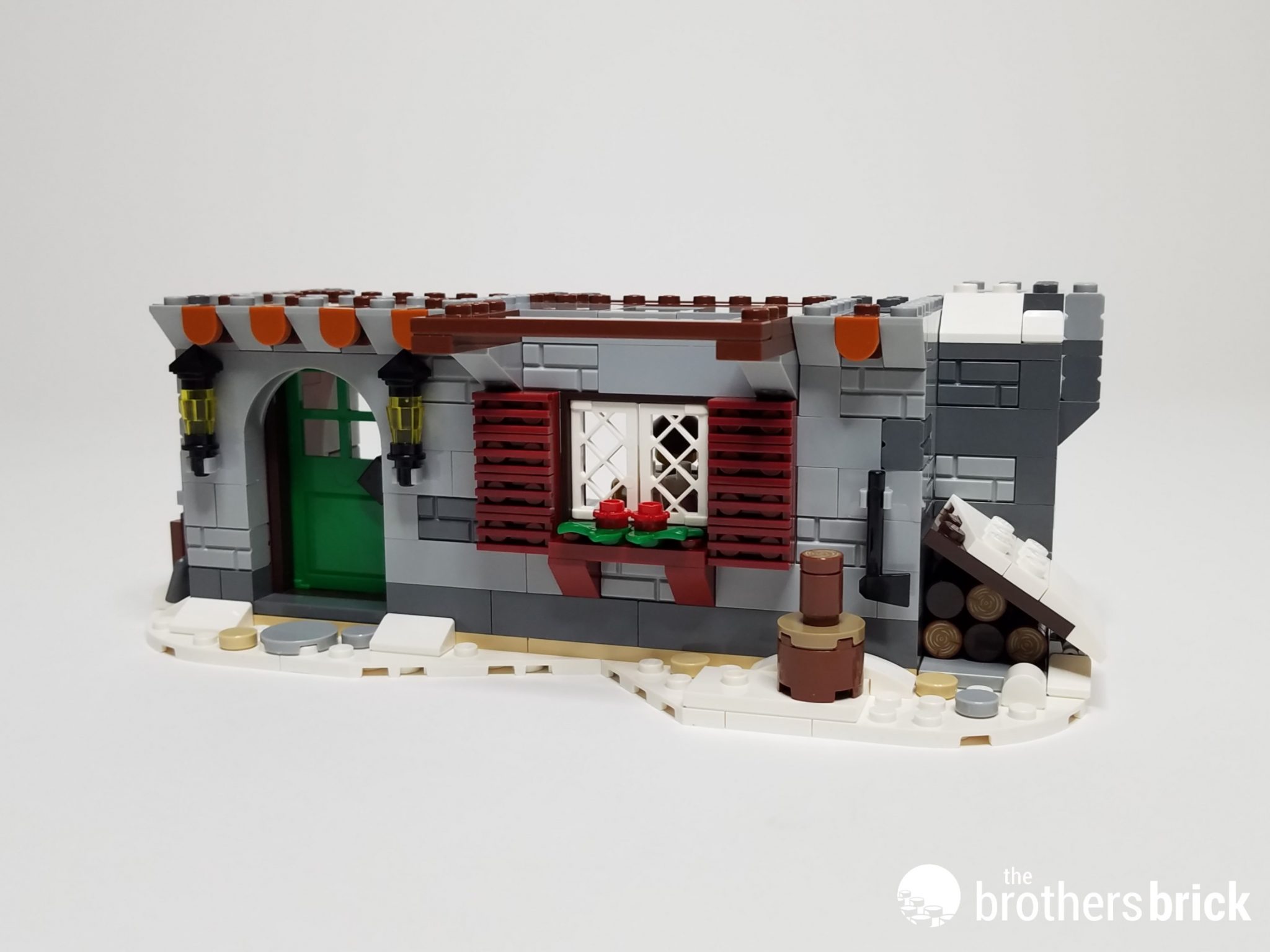 LEGO Icons 10325 Alpine Lodge - On holiday for the holidays [Review ...