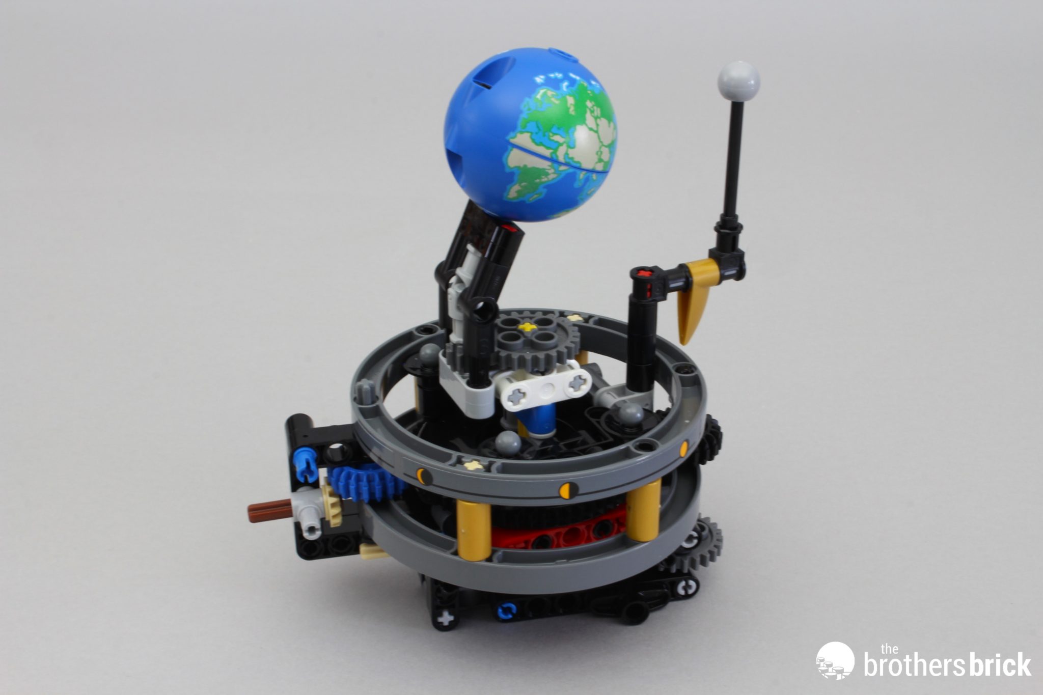 LEGO Technic 42179 Planet Earth and Moon in Orbit - Finally an orrery ...