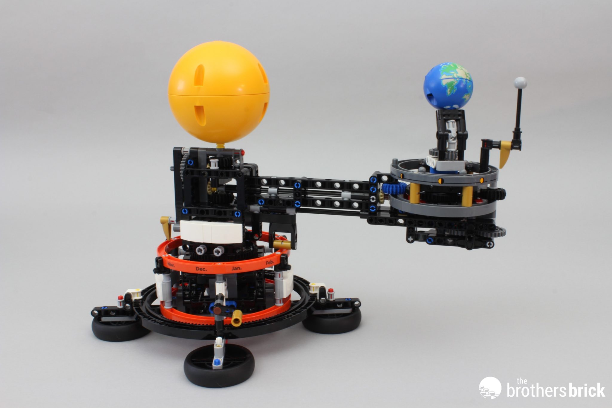 LEGO Technic 42179 Planet Earth and Moon in Orbit - Finally an orrery ...
