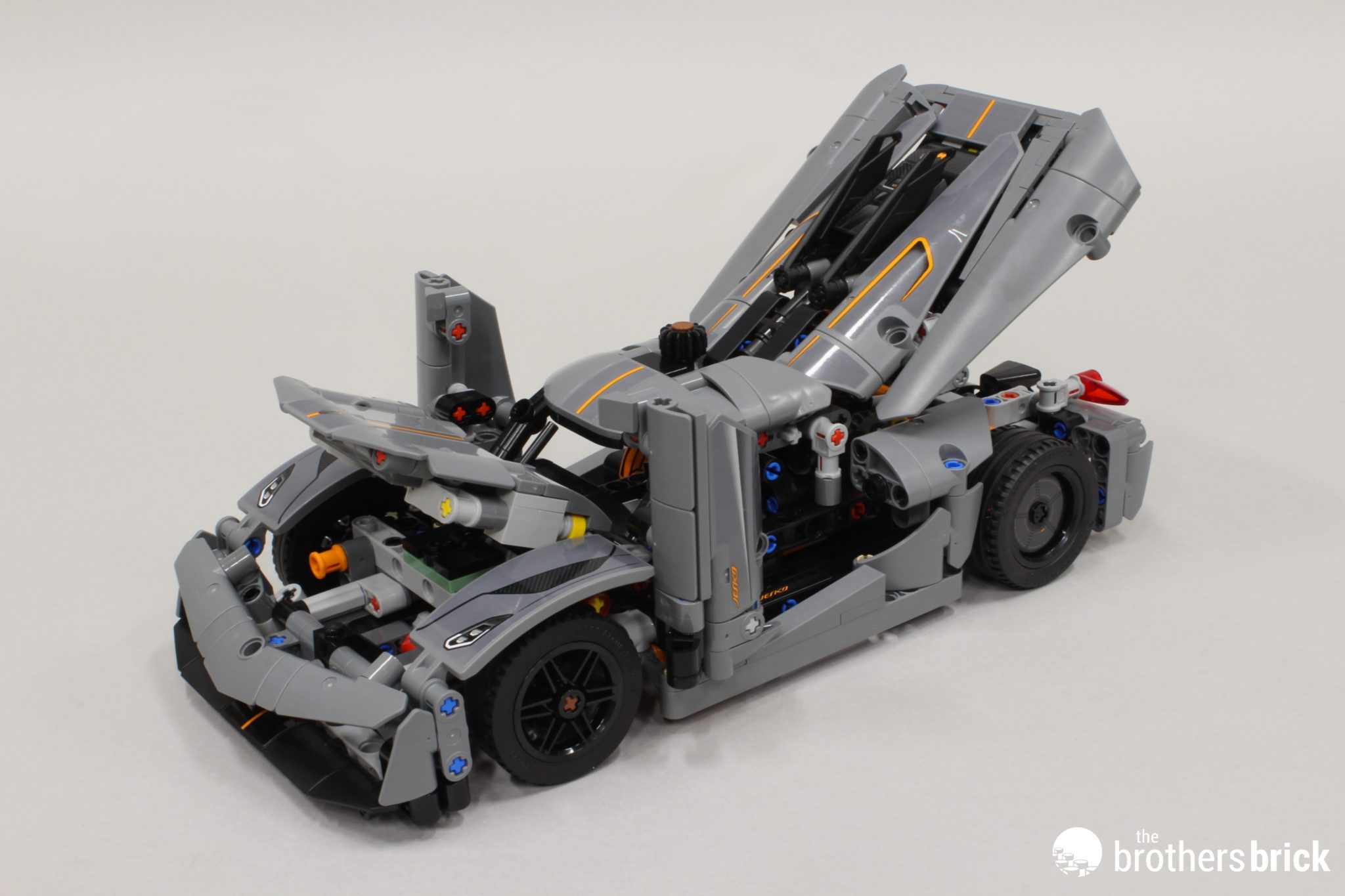 LEGO Technic 42173 Koenigsegg Jesko Absolut Grey Hypercar - TBB Review ...