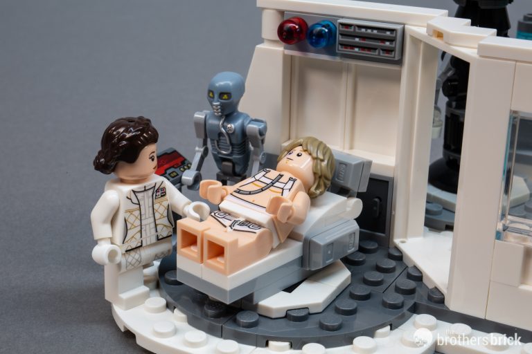 Bacta tank Luke returns in LEGO Star Wars 75203 Hoth Medical Chamber ...