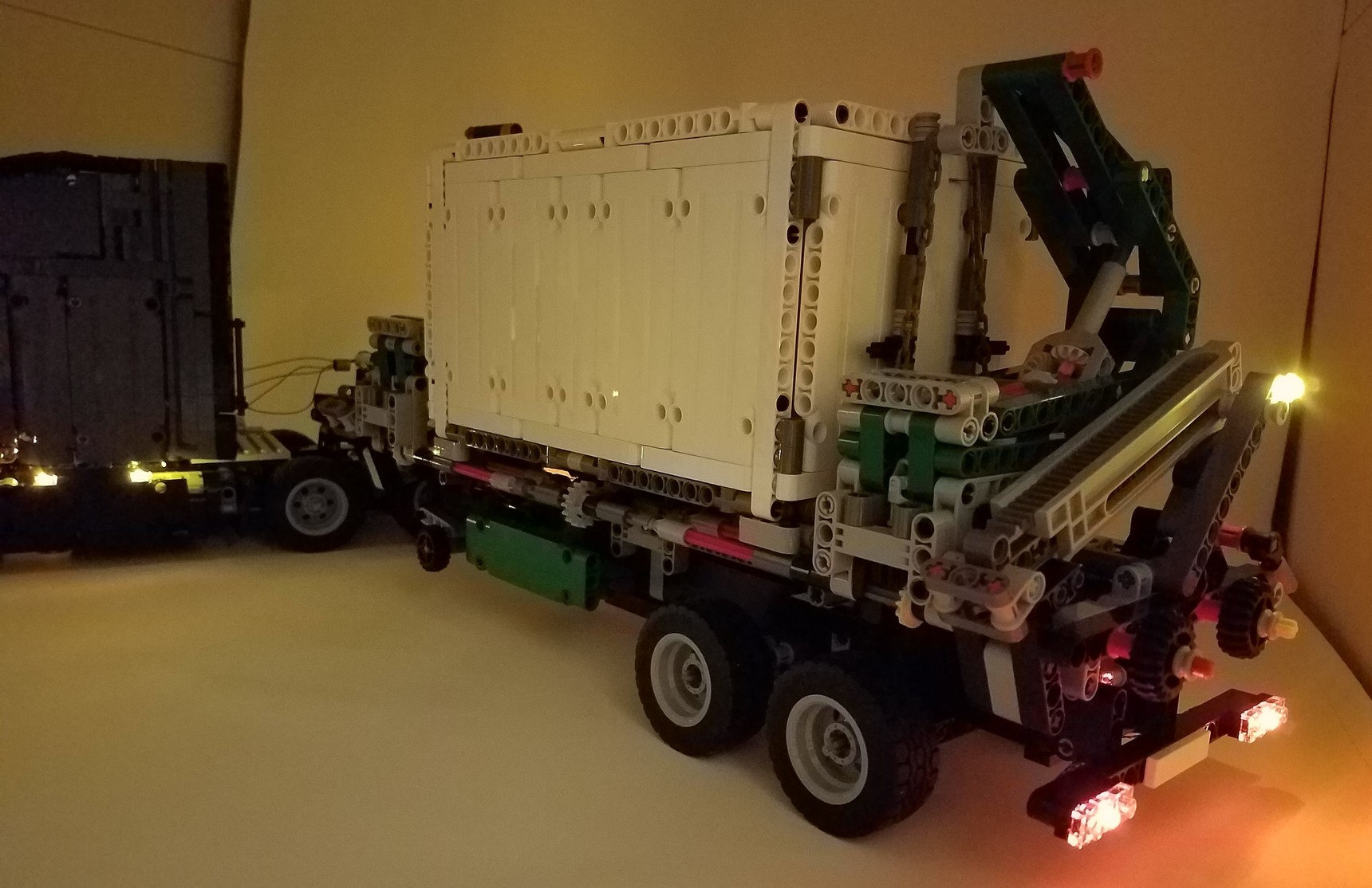 Mack Anthem (LEGO #42078) | Community: Brickstuff Hobby Electronics