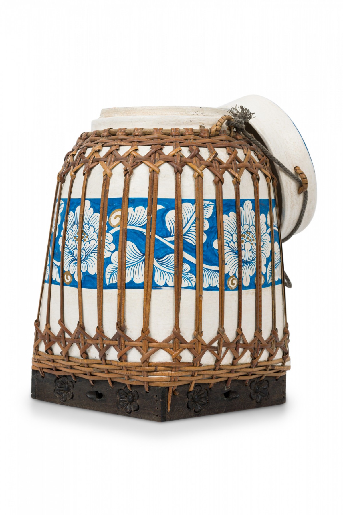 Vintage chinese papier mache blue and white basket with lid 1