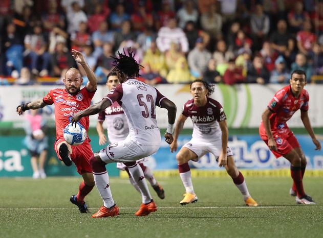 Byron Bonilla, el primer nicaragüense en debutar con Saprissa