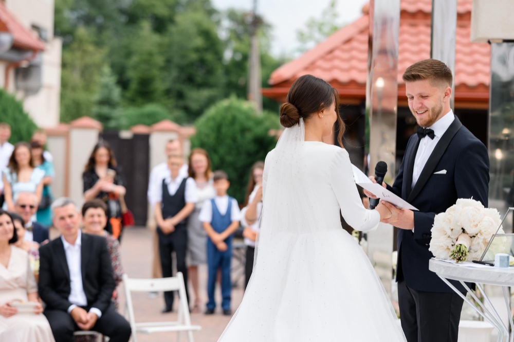 10 Things for Wedding Guests To Do While Waiting