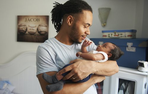 10 tips for handling and holding a newborn | Your Pregnancy Matters ...