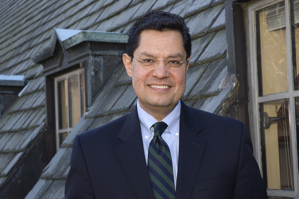 Luis Fraga to present 2011 Samuel E. Kelly Lecture April 7 | UW News