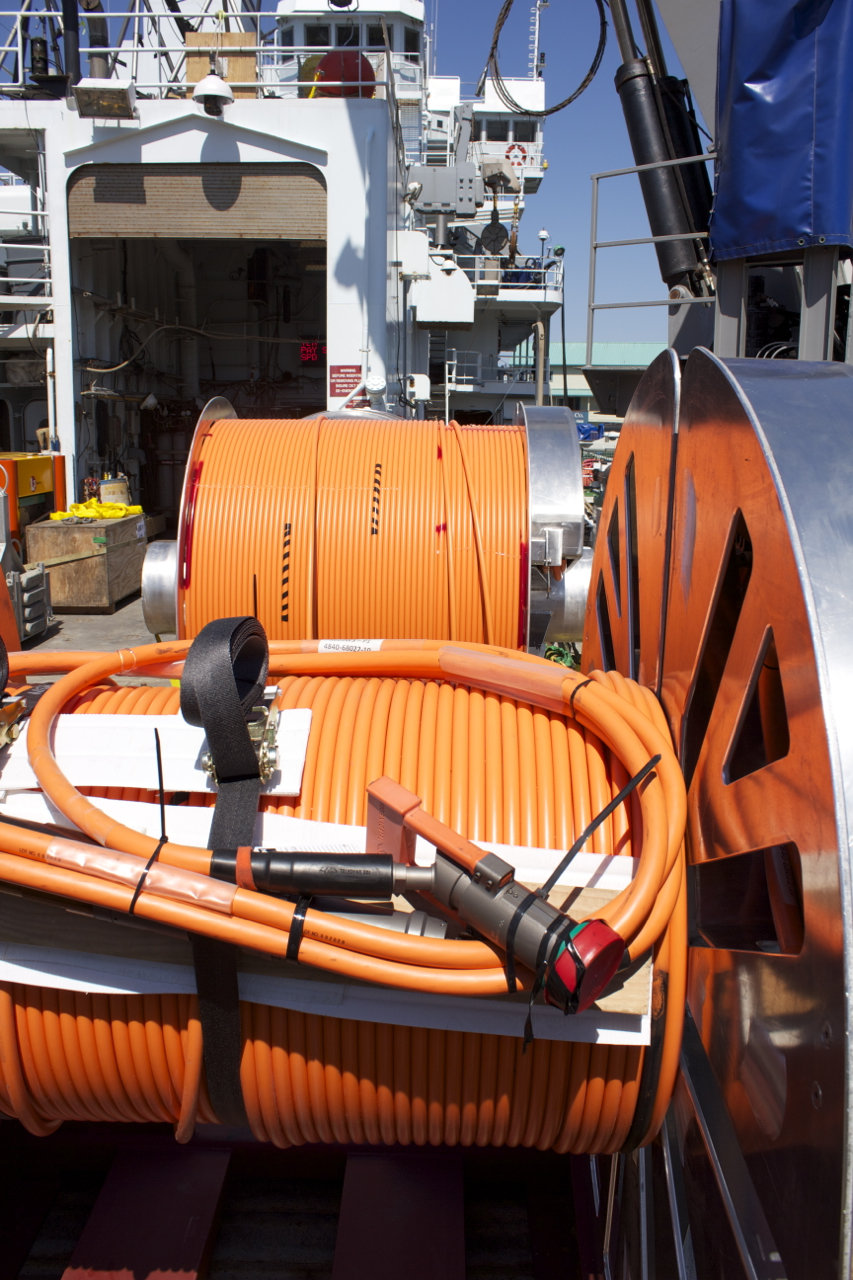 Work this summer extends reach of cabled deep-ocean observatory | UW News