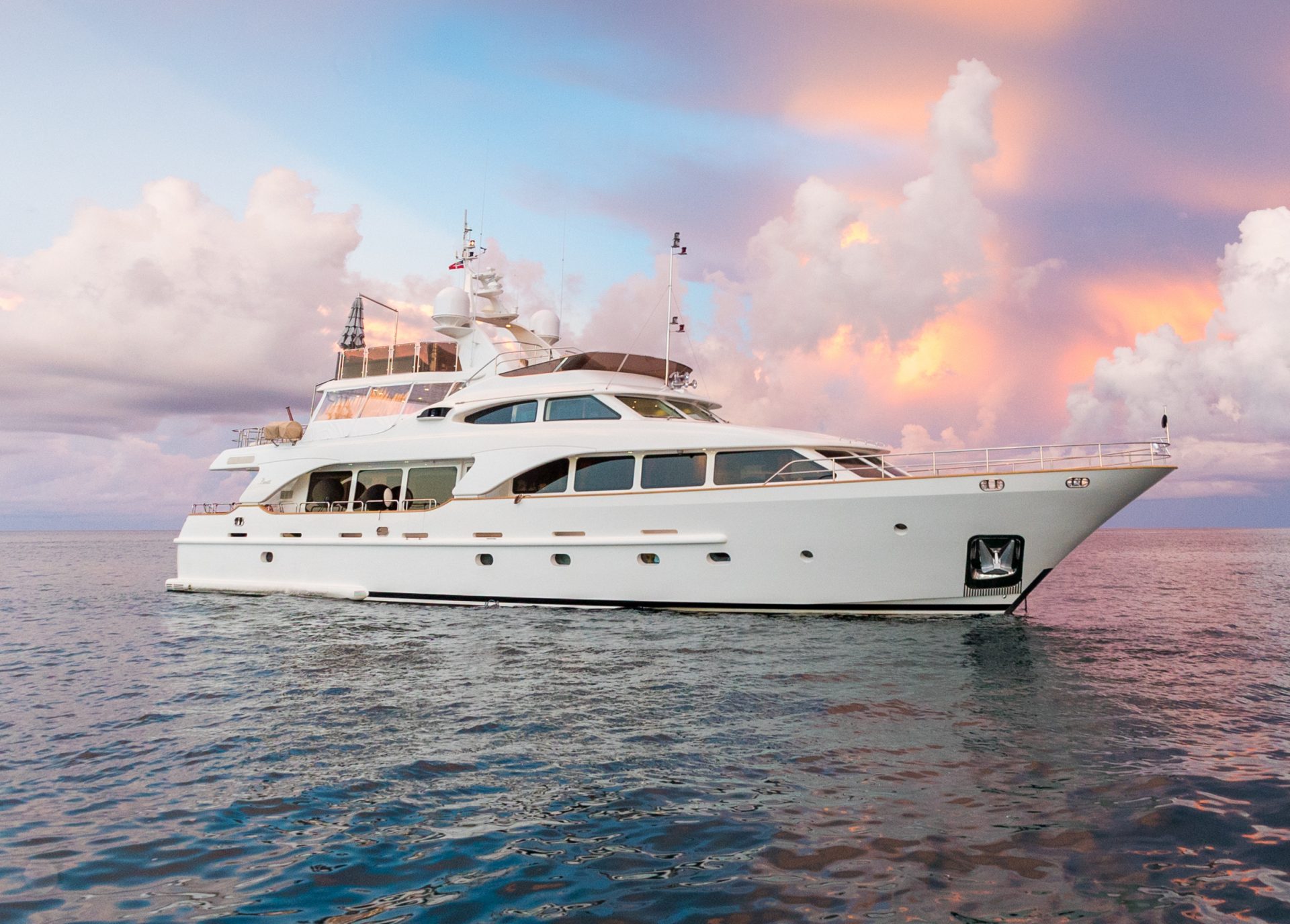 JAZZ YACHT SPECS 100FT 30 5M BENETTI YACHT